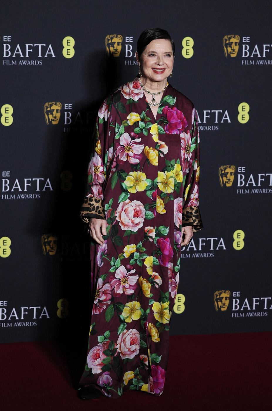 Bláznivá britská móda? Ceny BAFTA přinesly extravaganci i morbidní ...