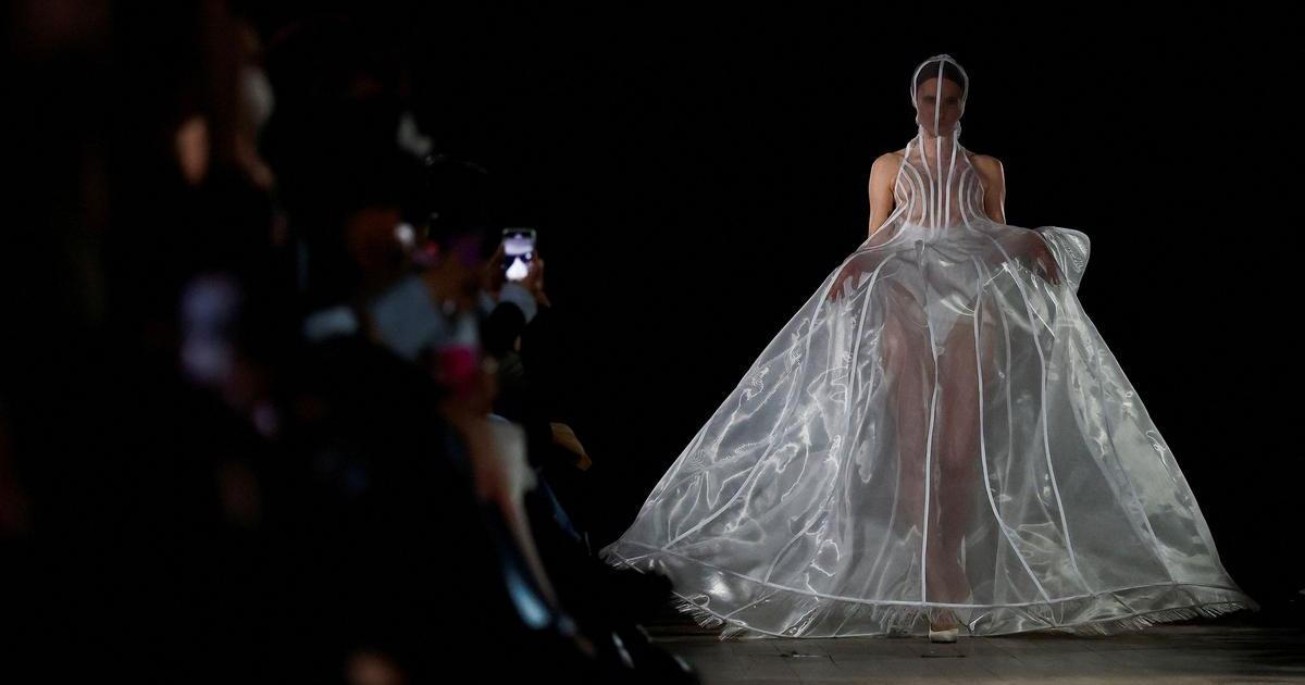 Kabelka ze špaget, čepice s ostny nebo šaty z fotek. Obskurní momenty z ...