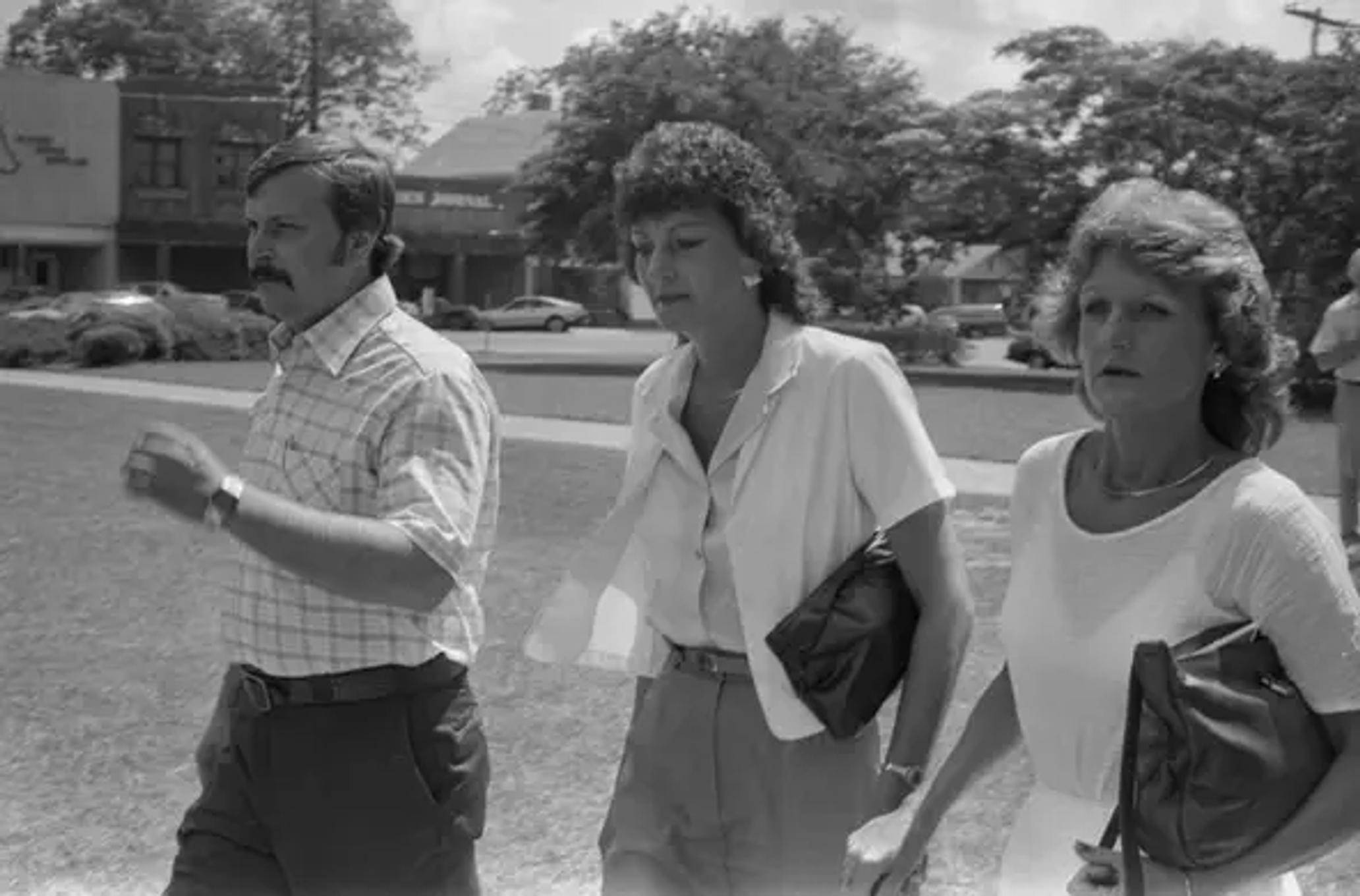 Tvář anděla, duše vražedkyně: Velma Barfield a její tajemství smrti (24 ...