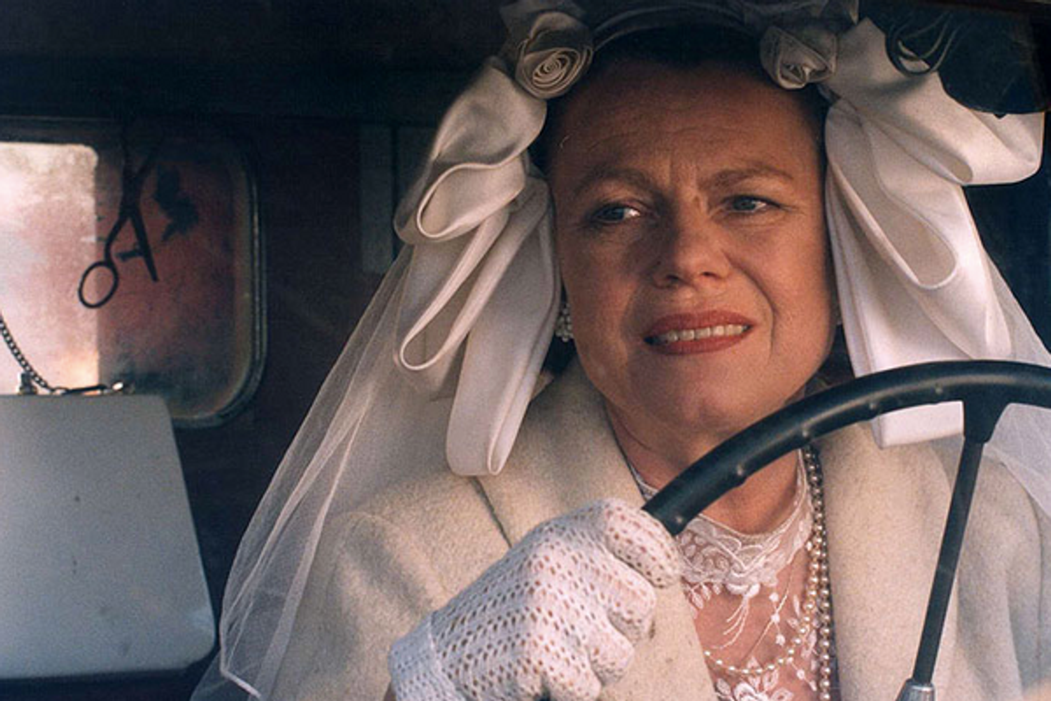 Od filmu ji odrazovali, ale "Janžurka" jich natočila přes 350. Slaví 84 ...