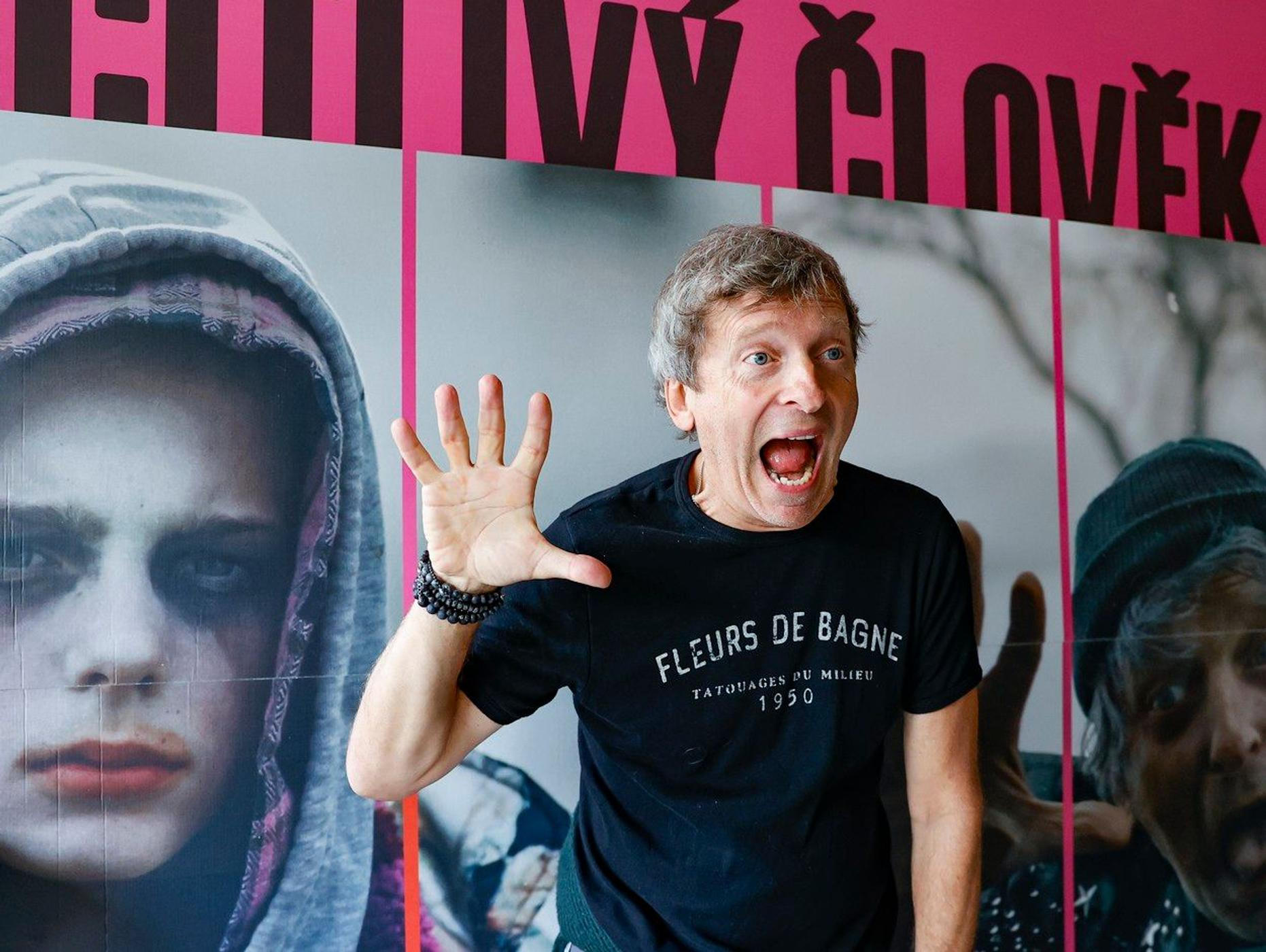 Klaun, nevěrník i děsivé zvíře. Tak šel čas s Davidem Prachařem, slaví ...