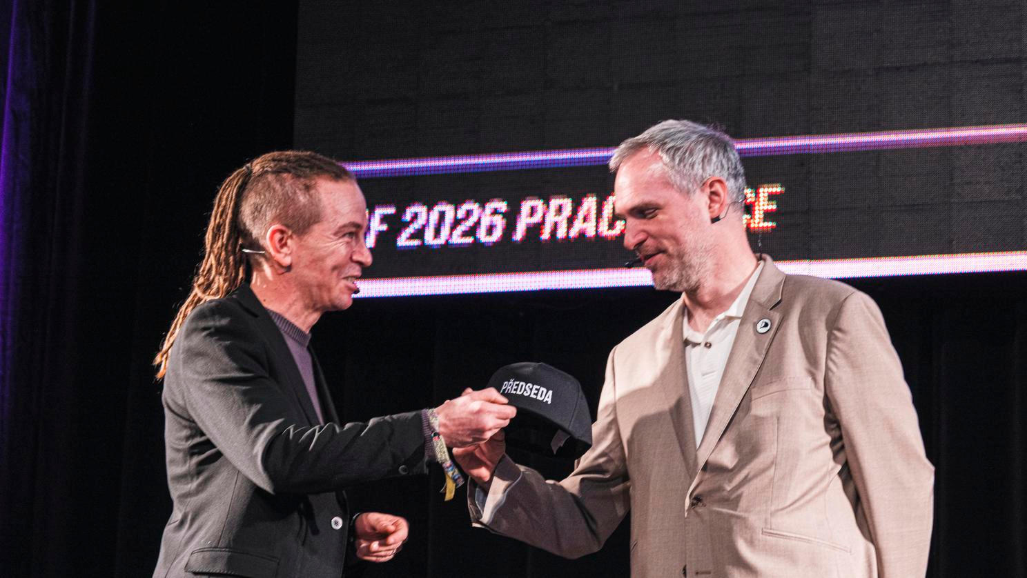 Do čela opozice a sesadit Babiše. Po dobytí Prachatic zavelel Hřib ke ...