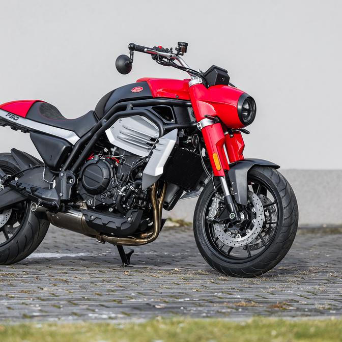 Jawa představuje 730 Twin. Má odstartovat novou éru značky a láká i na ...