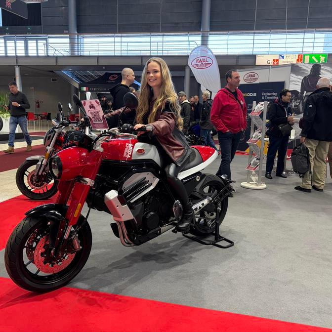 Brno zaplnily motorky. Motosalon zahájila jízda Sršně či Matáska. Liška ...