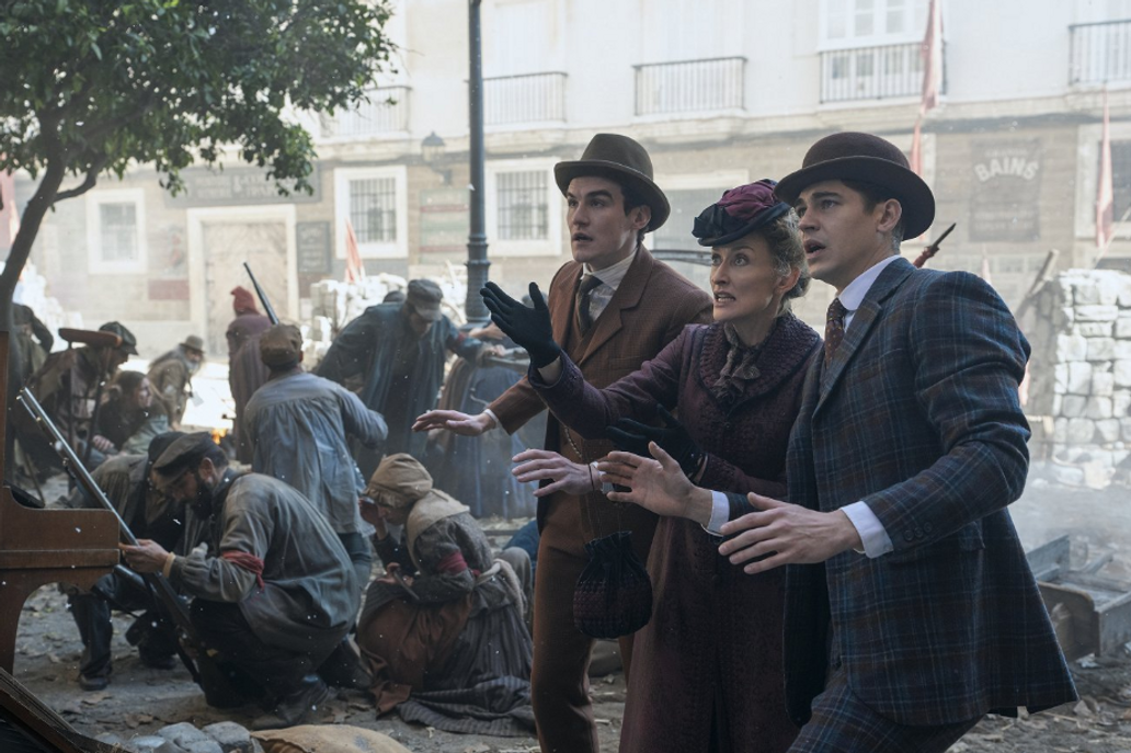 Ani den bez průšvihu. Guy Ritchie proměnil mladého Sherlocka ve ...
