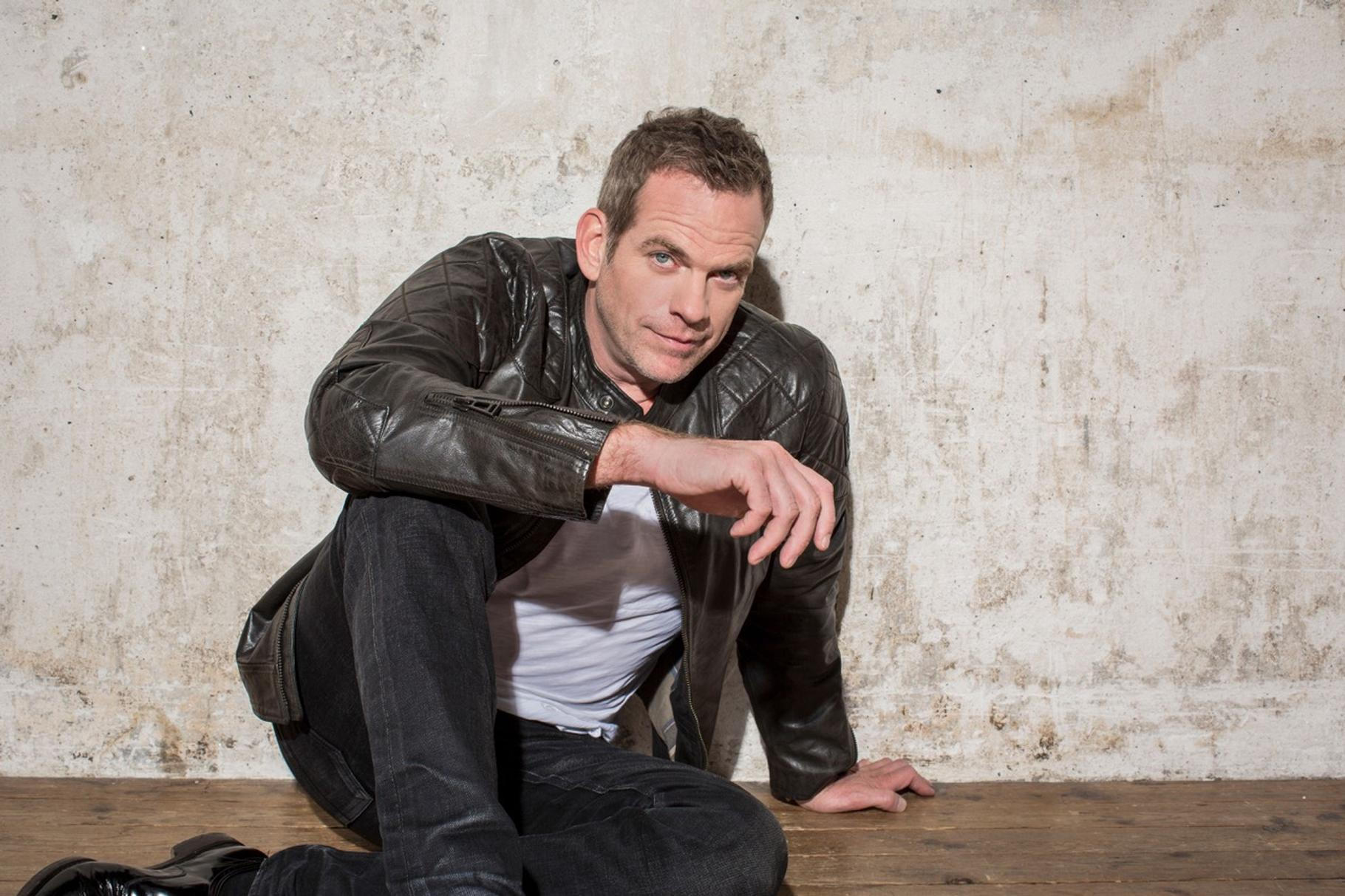 Charismatický šansoniér Garou se vrací do Prahy. Zazpívá Notre-Dame i ...